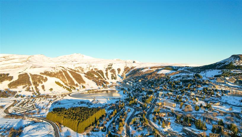 Super Besse vue du ciel, panorama sur Super Besse au lever du Jour