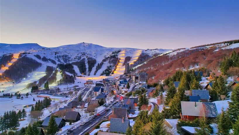 Super Besse, soleil levant sur les pistes de Super Besse