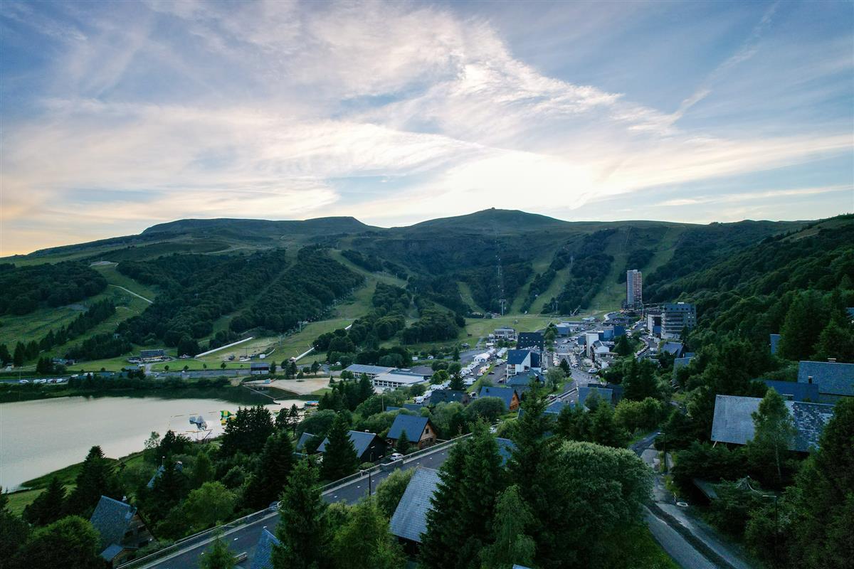Super Besse au début de l'été dans le Massif du Sancy